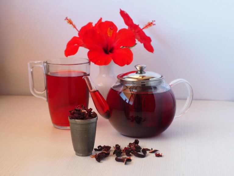 Ceai de hibiscus - beneficii, proprietăți și contraindicații